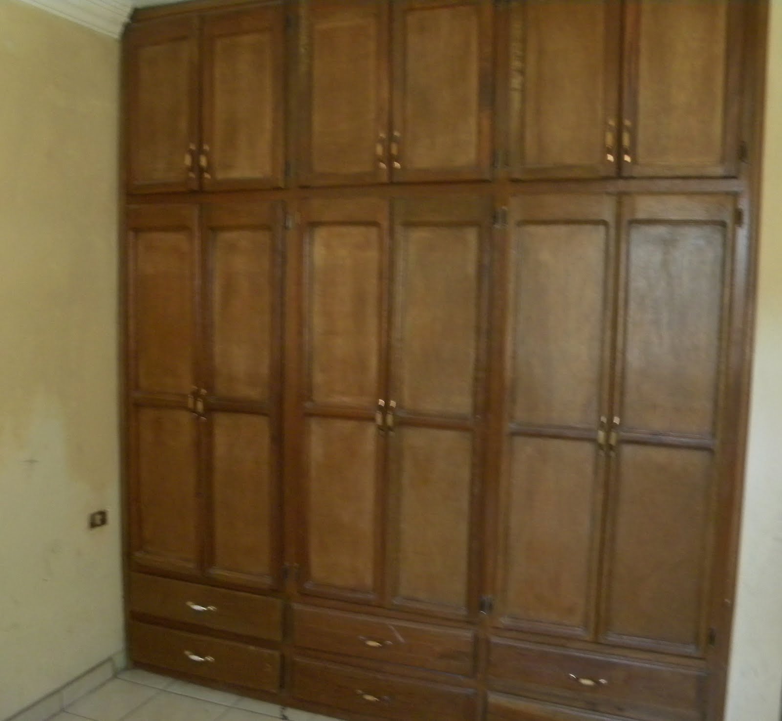 a mano tallados de madera: closset tallado a mano