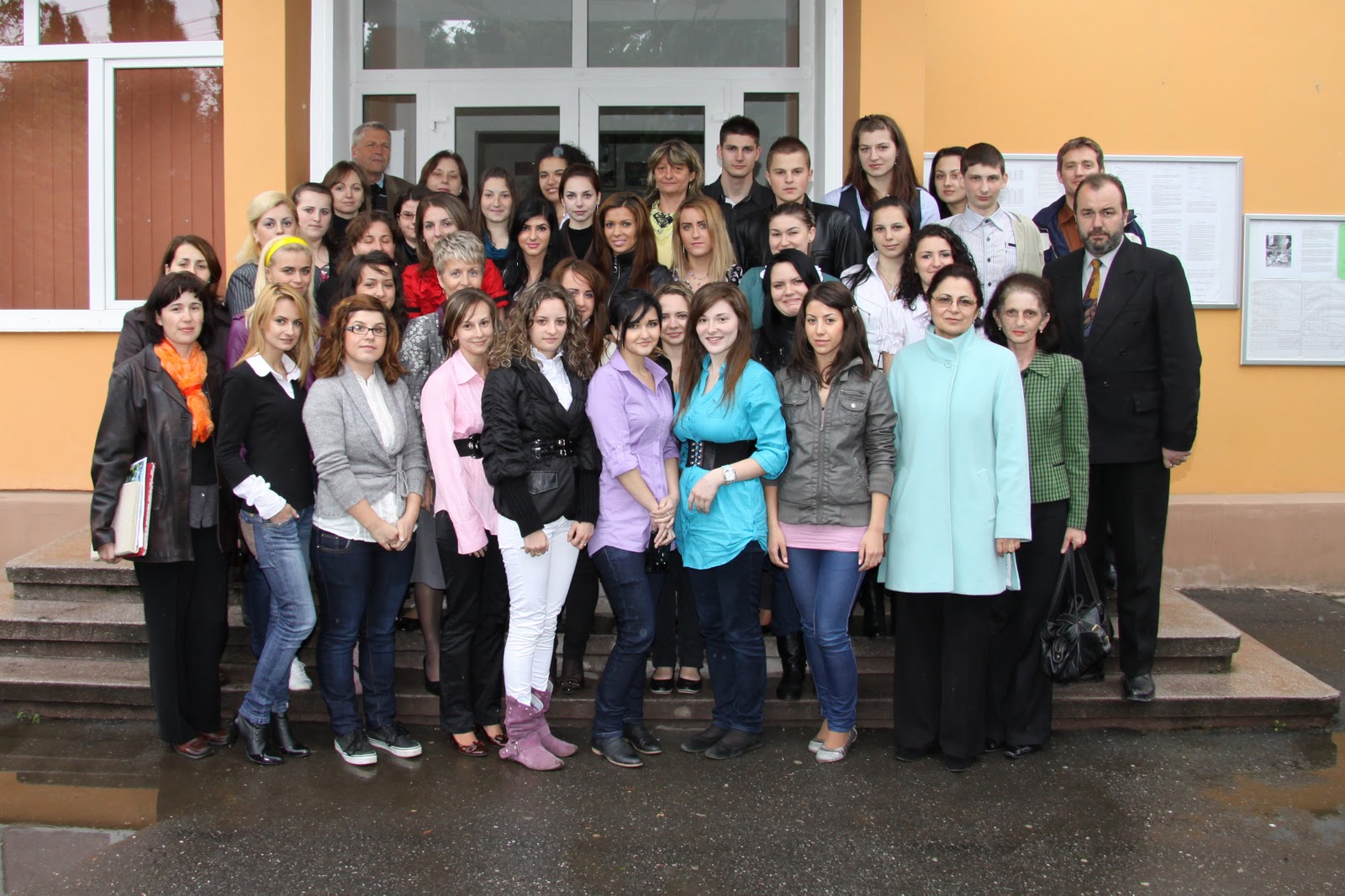 Colegiul Economic "Nicolae Titulescu": Gaudeamus 2010