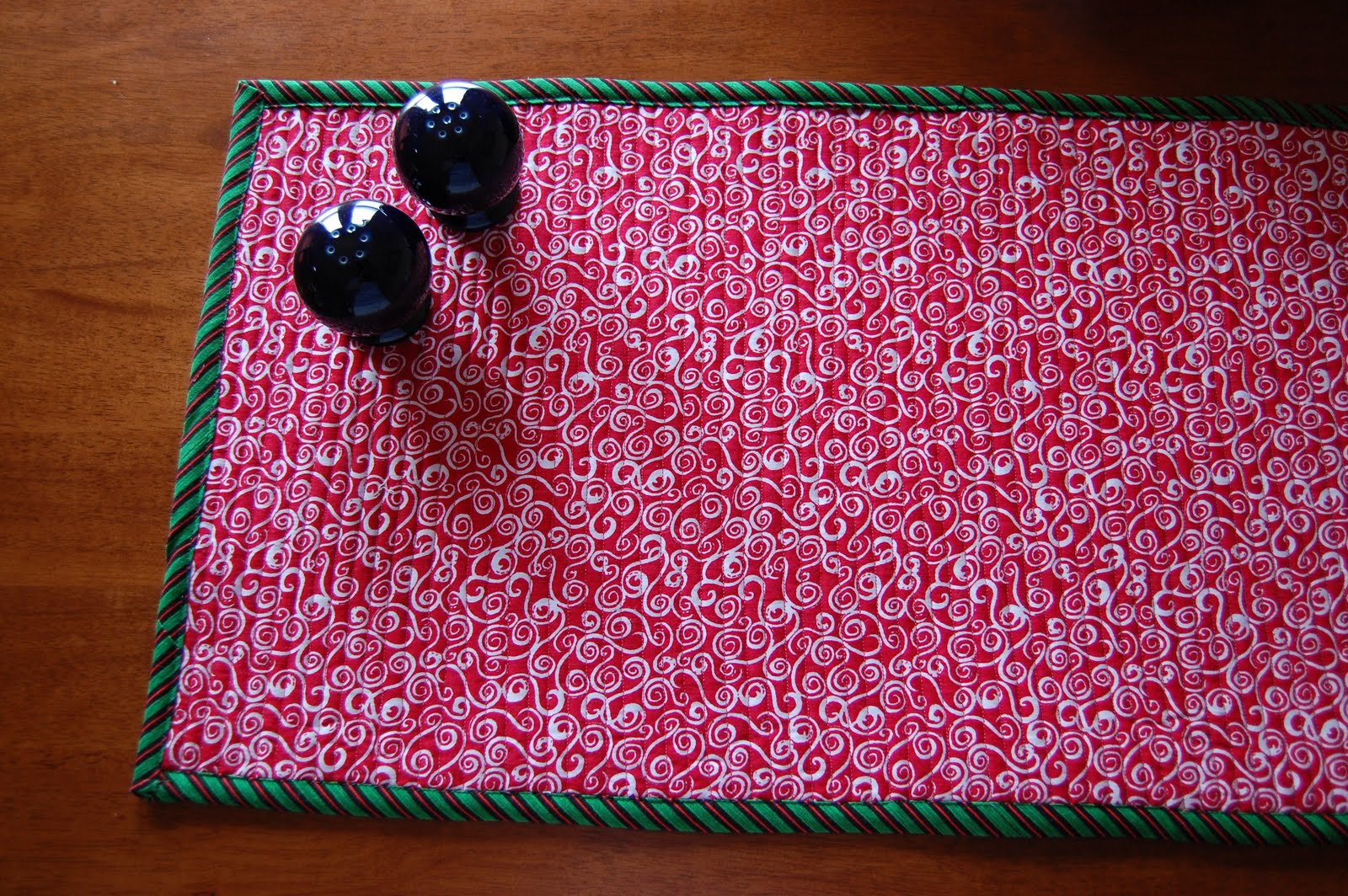 Mrs Mallard: Holiday Bias Tape Table Runner and a Christmas rant