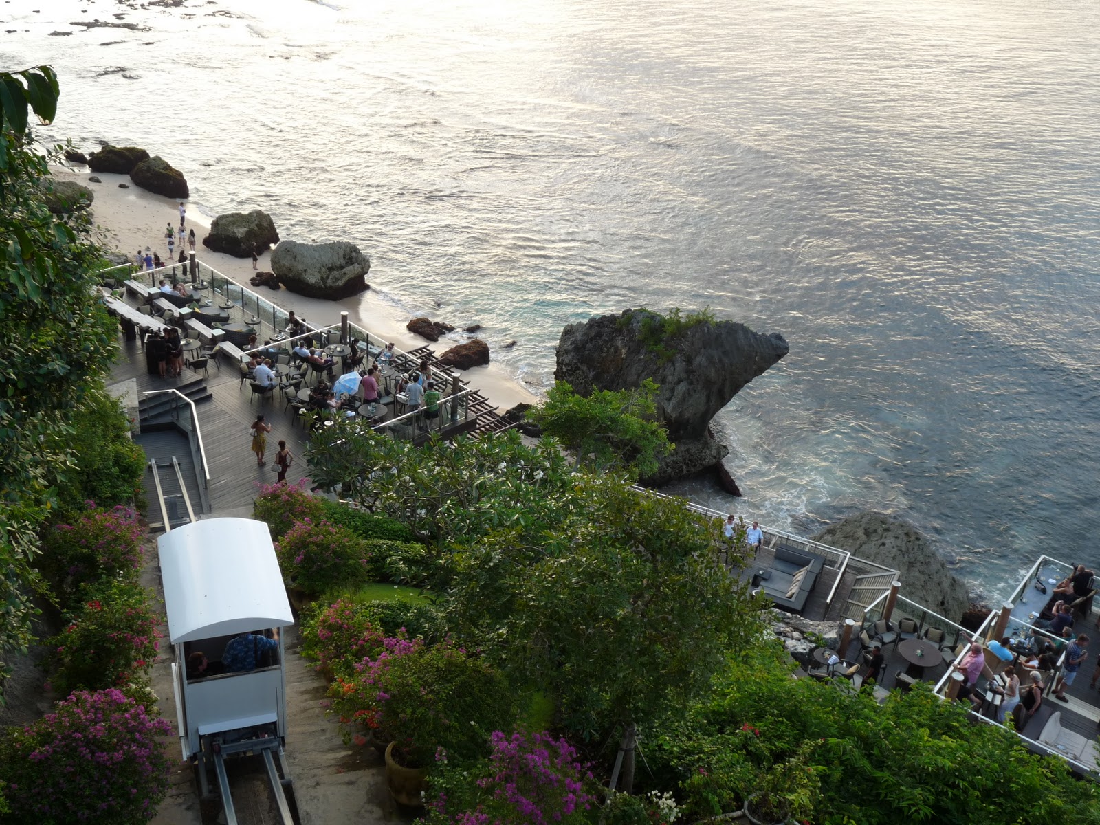 eastcoastlife: Bali Ayana's The Rock Bar - Most Spectacular Bar in the ...