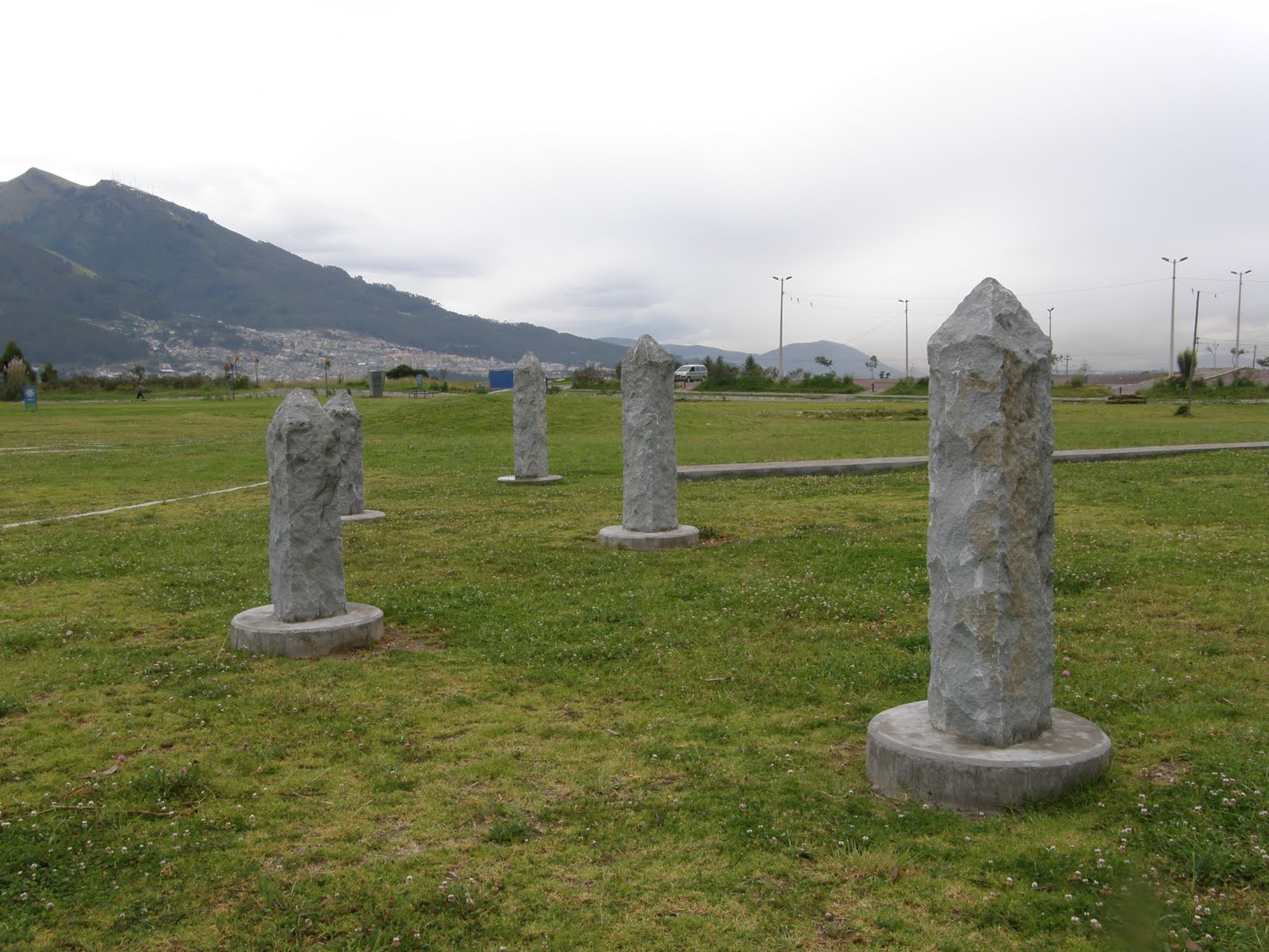 De frente al mar y a la muerte: RUTA DE LOS MONOLITOS