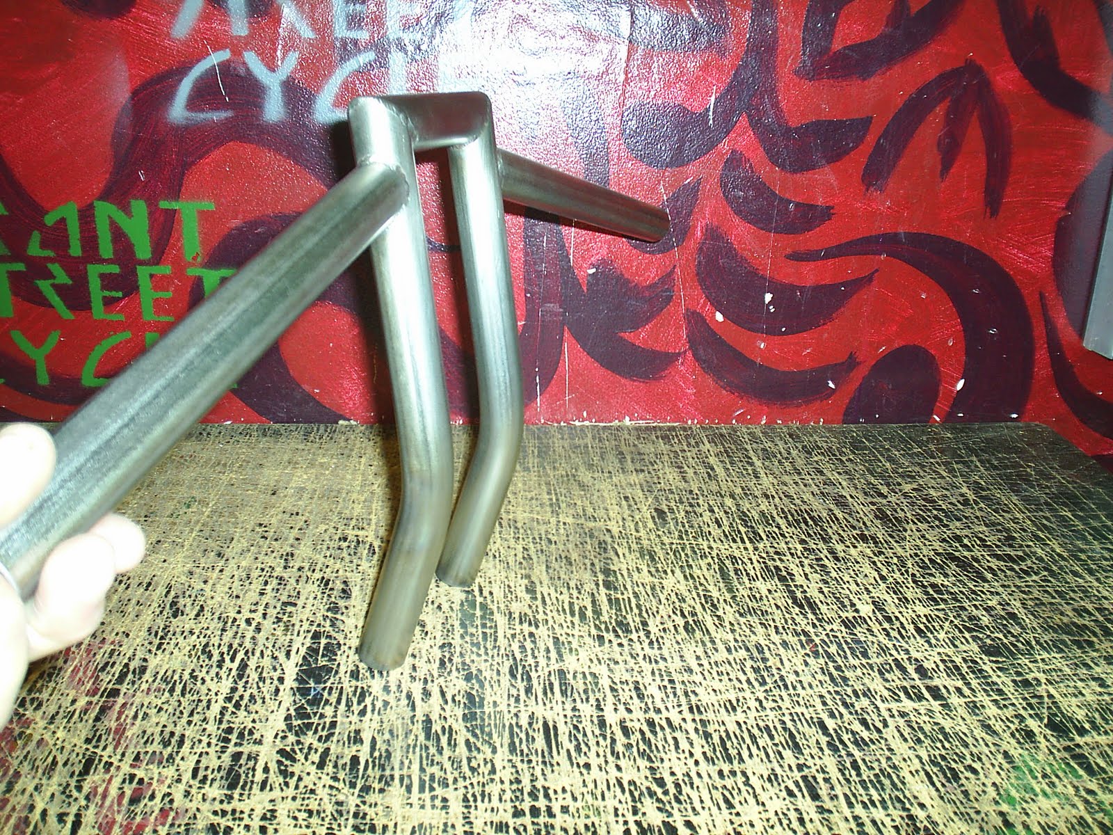 FRONT ST CYCLE: Window T bars w forward sweep