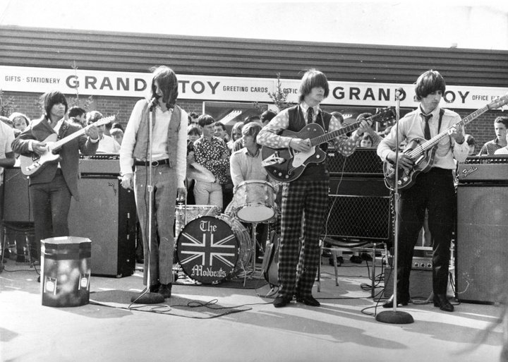 Parka Avenue: Parka Avenue talks to Fraser Loveman, frontman of the 60s ...