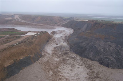Mining Mayhem: Flooded dragline at Ensham