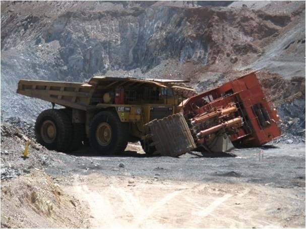Mining Mayhem: Excavator Bench Failure at Mt Isa