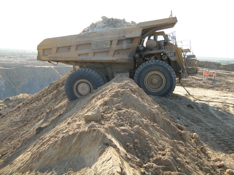 Mining Mayhem: Rear-Dumper on Rill