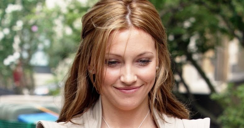 Gossip Girl First Look At Katie Cassidy On The Set With Script Page