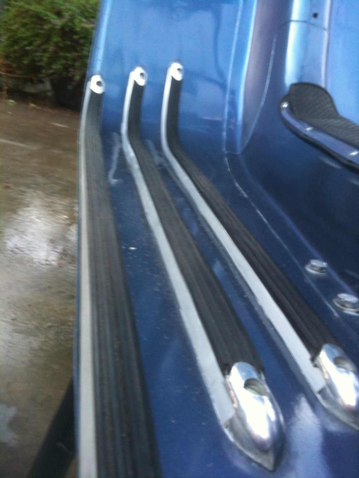 Vespa Solution: Floor Rubber Rail with Tracks