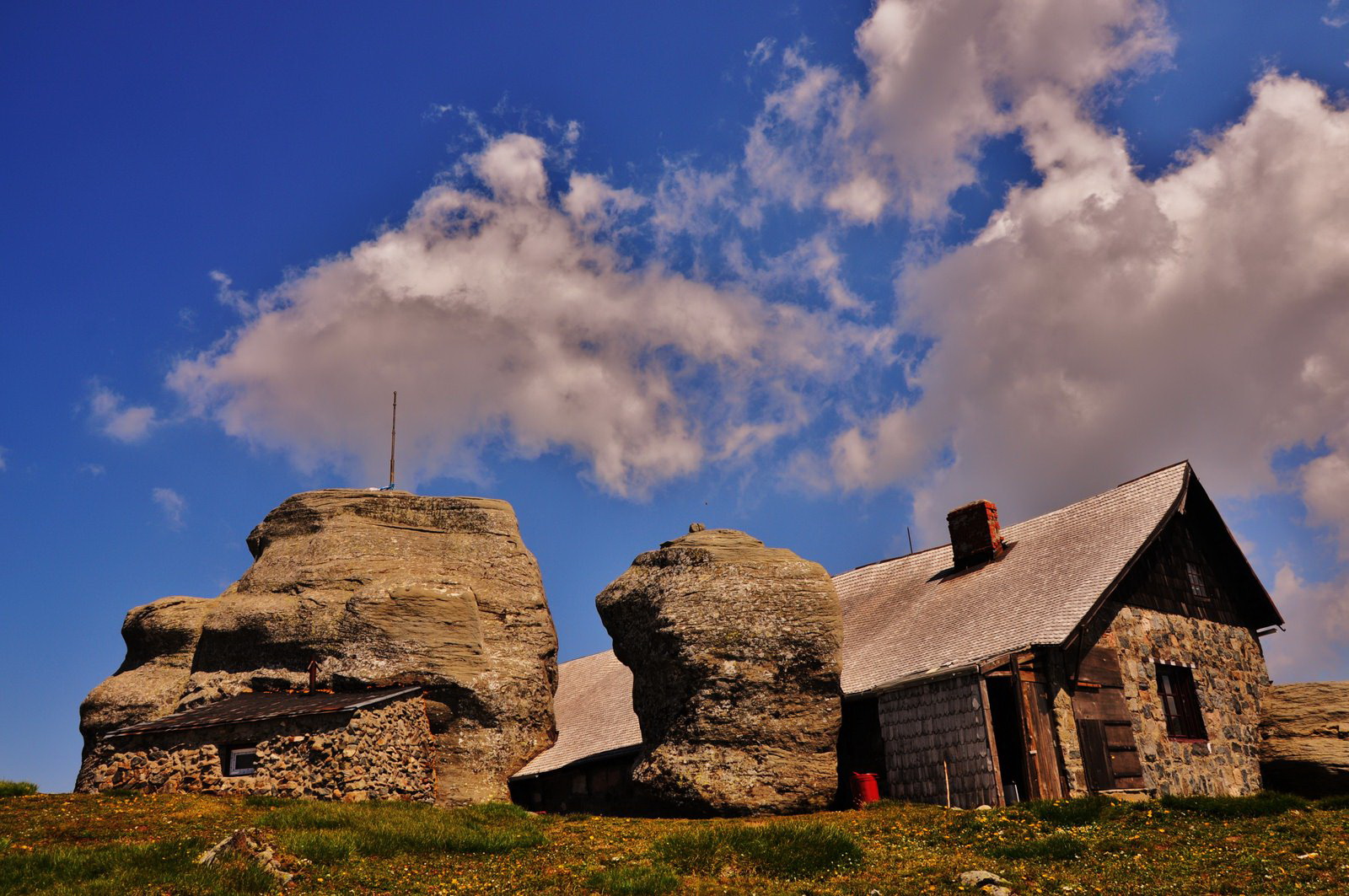 Romania Megalitica: Vârful Omu, Munții Bucegi. Enigmele unui complex ...