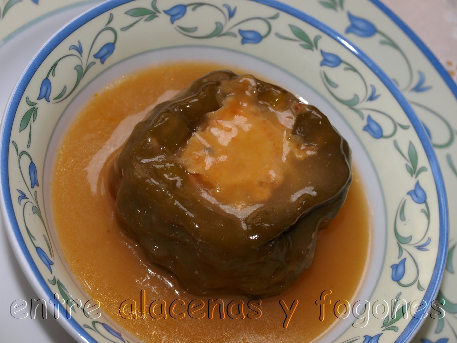 Entre alacenas y fogones...: Pimientos morrones rellenos de carne