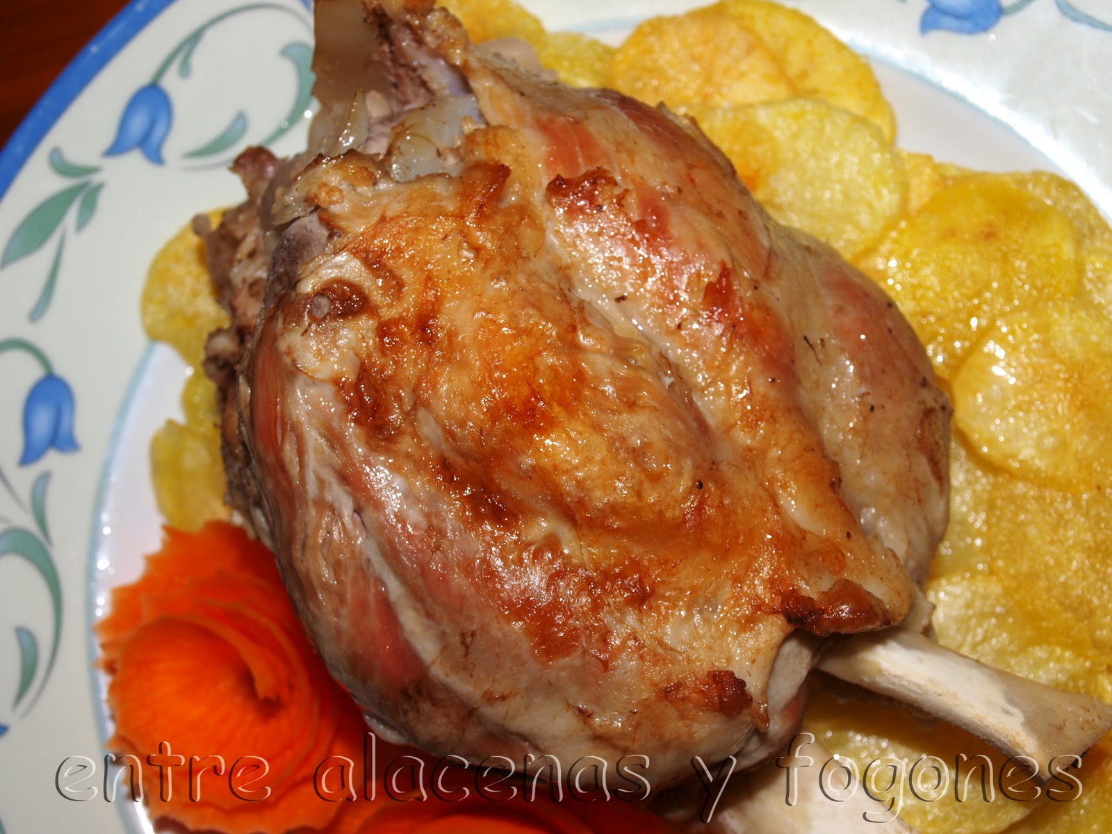 Entre alacenas y fogones...: Codillo cocido