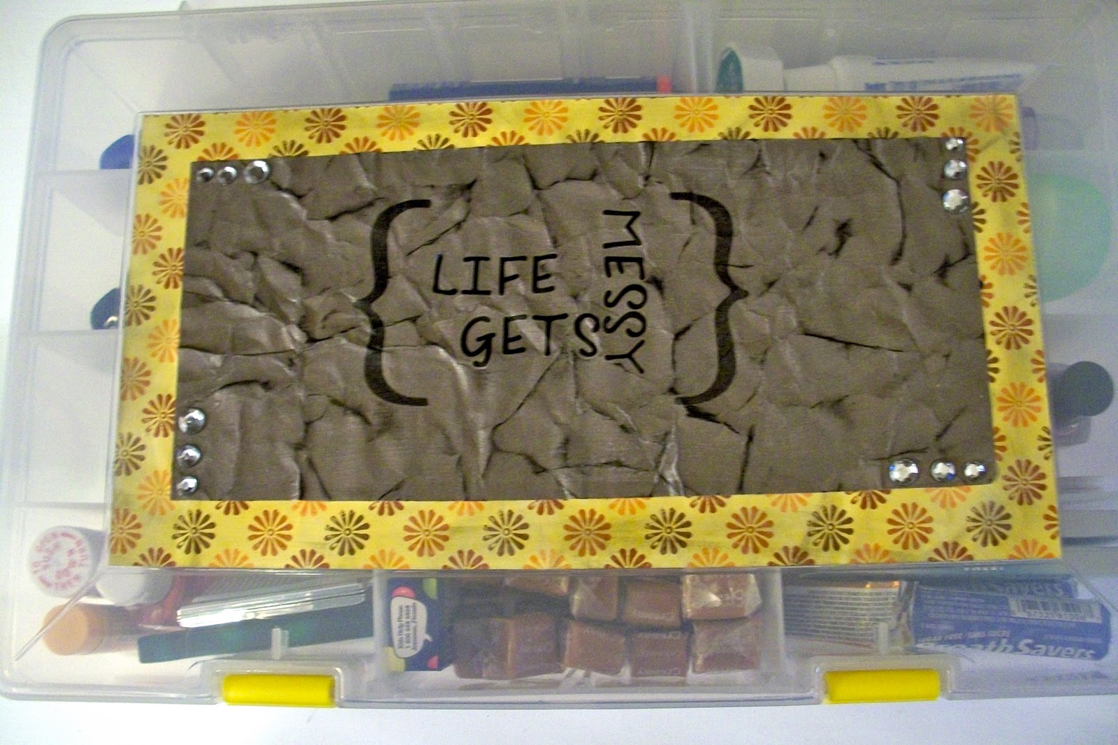 Envirocraftiness: Cubicle Decorating: Desk Survival Kit