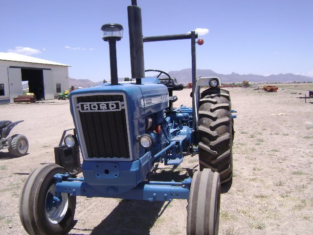 Maquinaria Agricola KM 28: Vendo Tractor Ford 5600 por $7800 Dólares