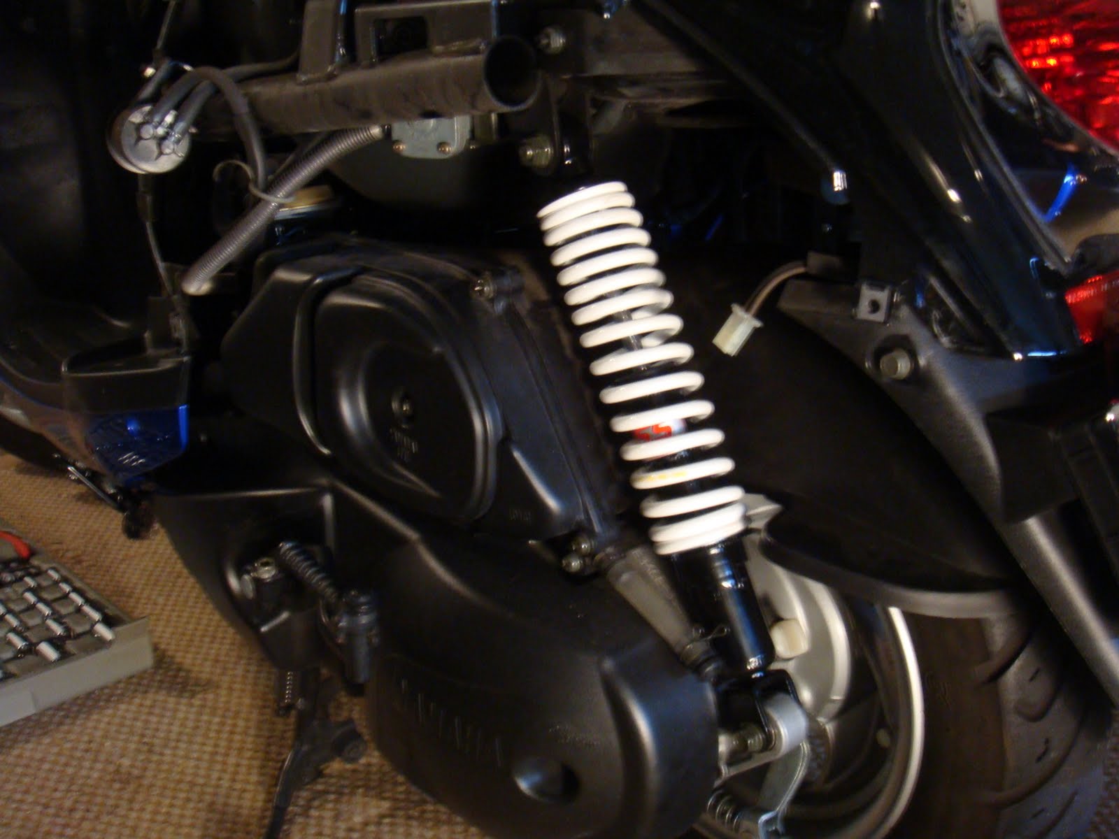 96 mpg on a Vino 125: DIY Tutorial - YSS Rear Adustable Shock Installation
