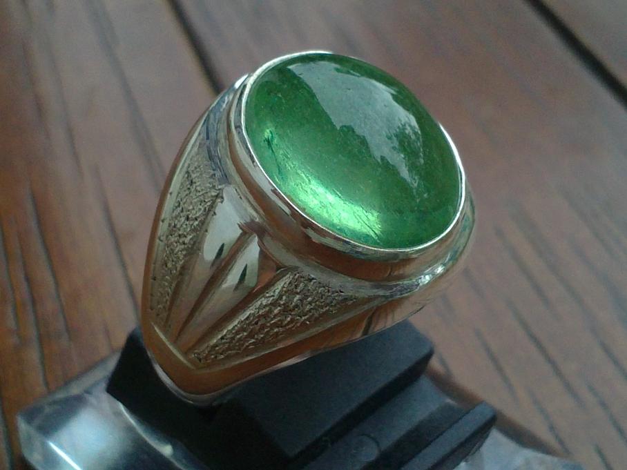 GREEN OBSIDIAN / Borneo Emerald | GEMSTONE | EMERALD | RUBY | SAFIR