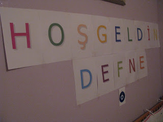 AKCA BEBEK: HOŞGELDİN DEFNE