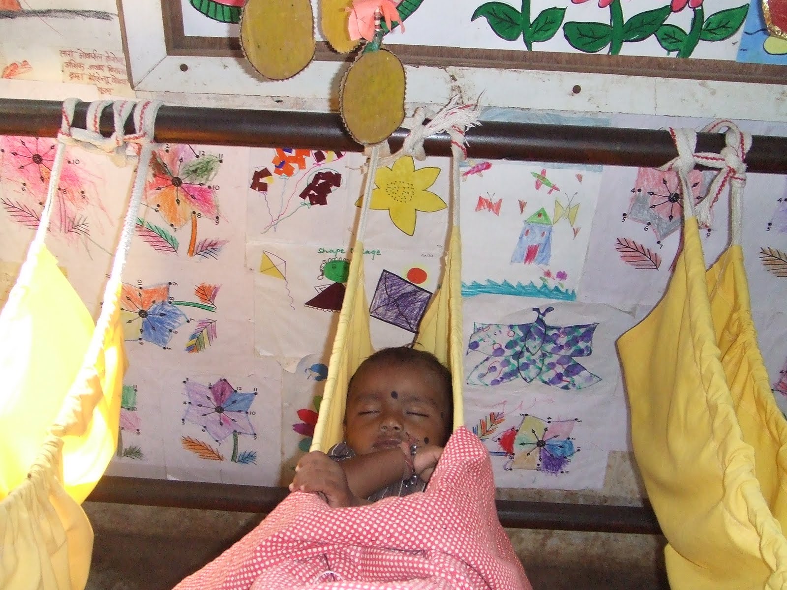 Hayley's Adventures in India: Creche and photos