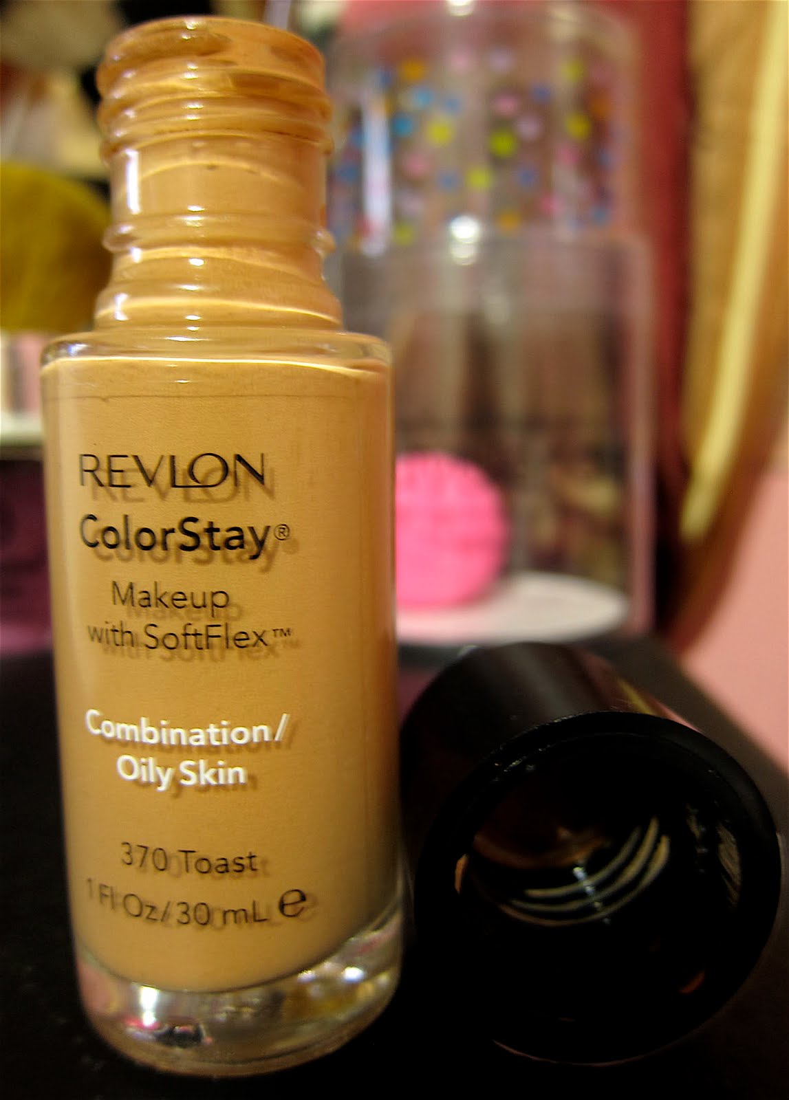 Beauty Junkie i.e Caby: Revlon Colorstay Foundation with Softflex in Toast