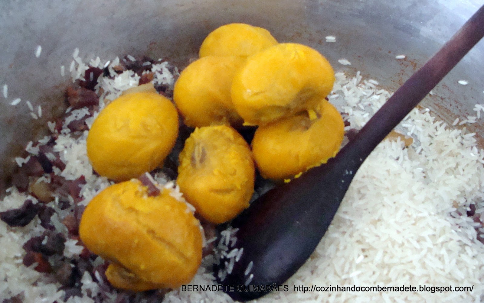 Cozinhando com Bernadete: ARROZ COM PEQUI E CARNE DE SOL