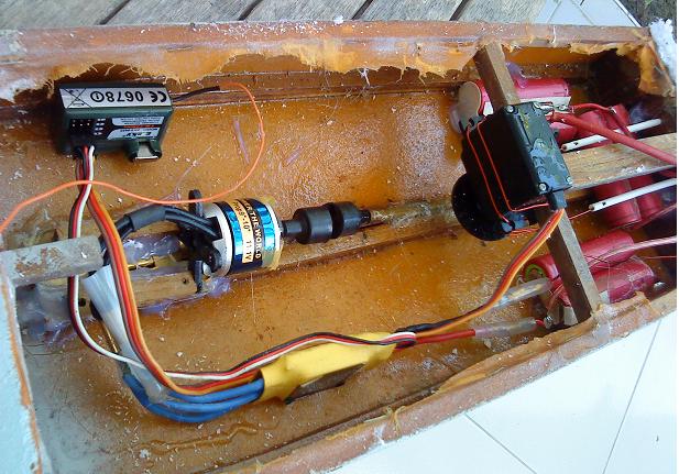 KreatiVitasKu: Home made RC Boat (4): Motor Drive and Control System