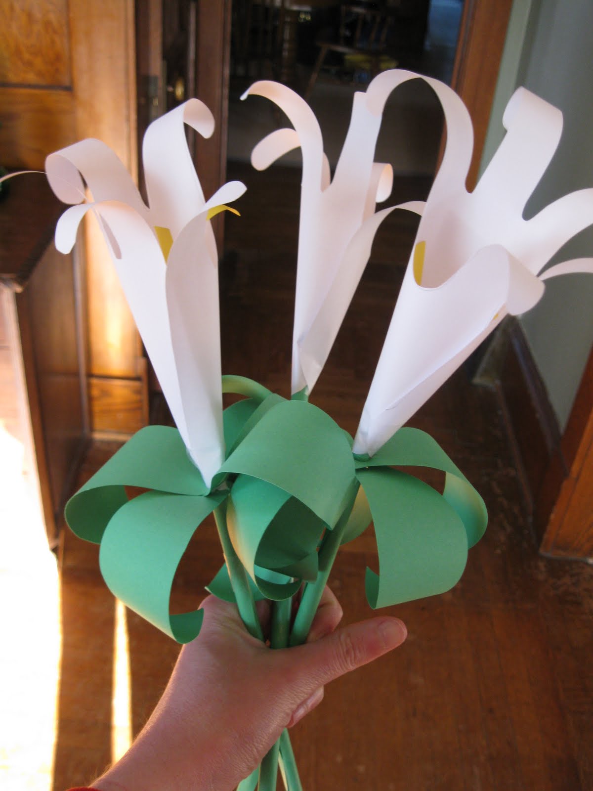 Notes from the Heartland: Paper Easter Lily Tutorial