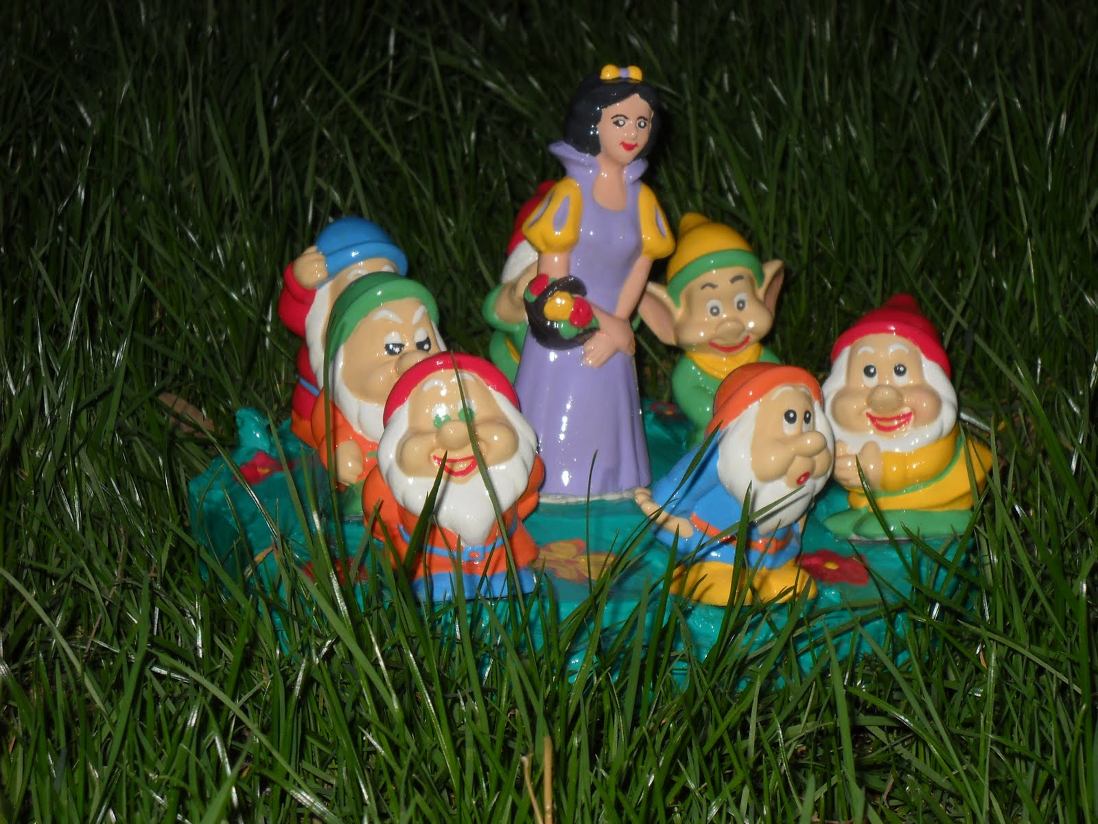 martisoare,figurine si decoratiuni: PITICI DE GRADINA PRET 40 RON