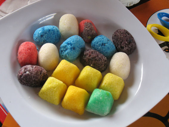 Leno: Terrones de azucar de colores...