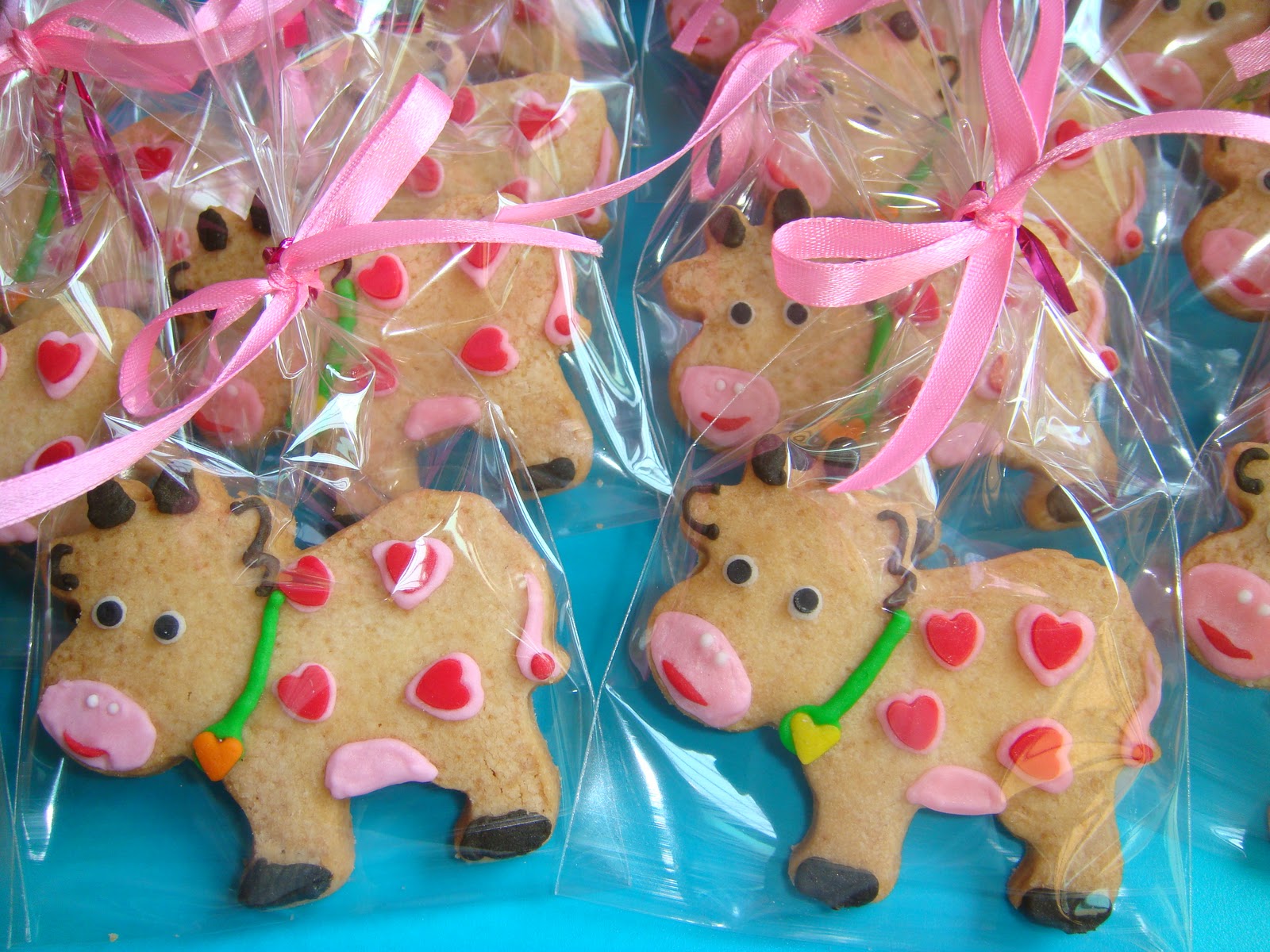 Yummy Baking: Cow Shape Butter cookies