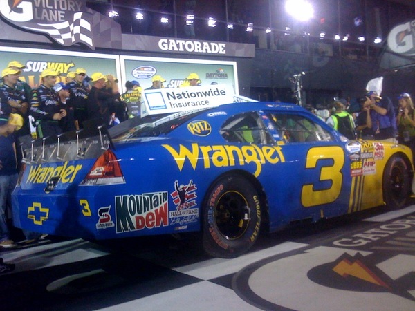 The Oakland Press Blogs: Nascar: Beyond the Track: Dale Earnhardt Jr.'s ...