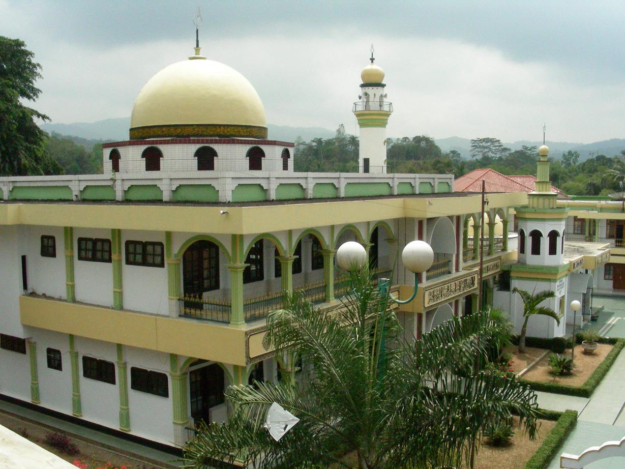 PARA PENCARI TUHAN: Sejarah Pondok Pesantren Suryalaya