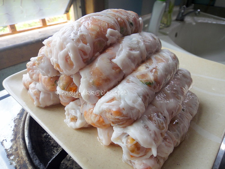 Table for 2.... or more: Pork Caul Rolls