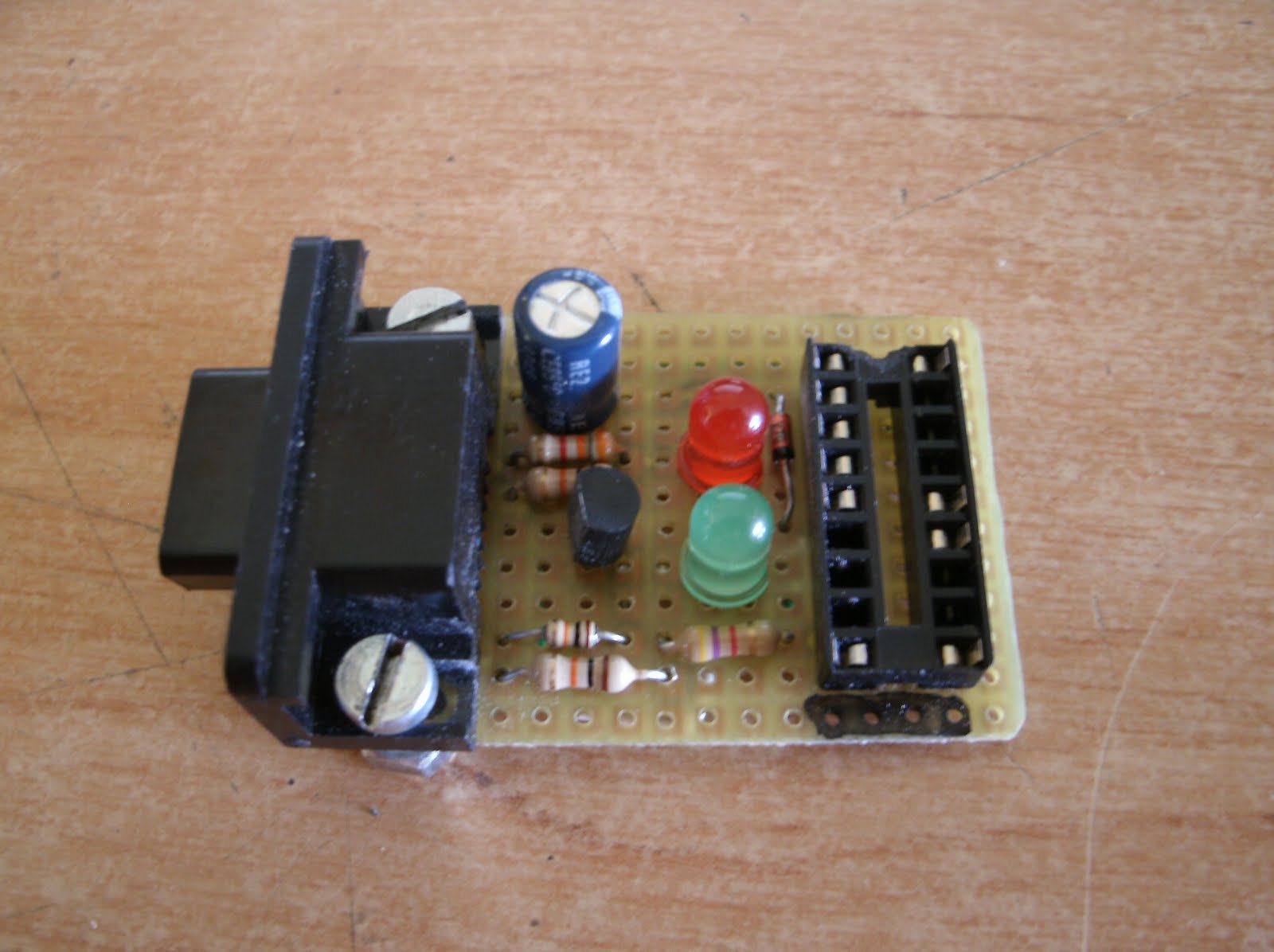 infotronikblog: Programador Micro JDM 16f628 y 16f84