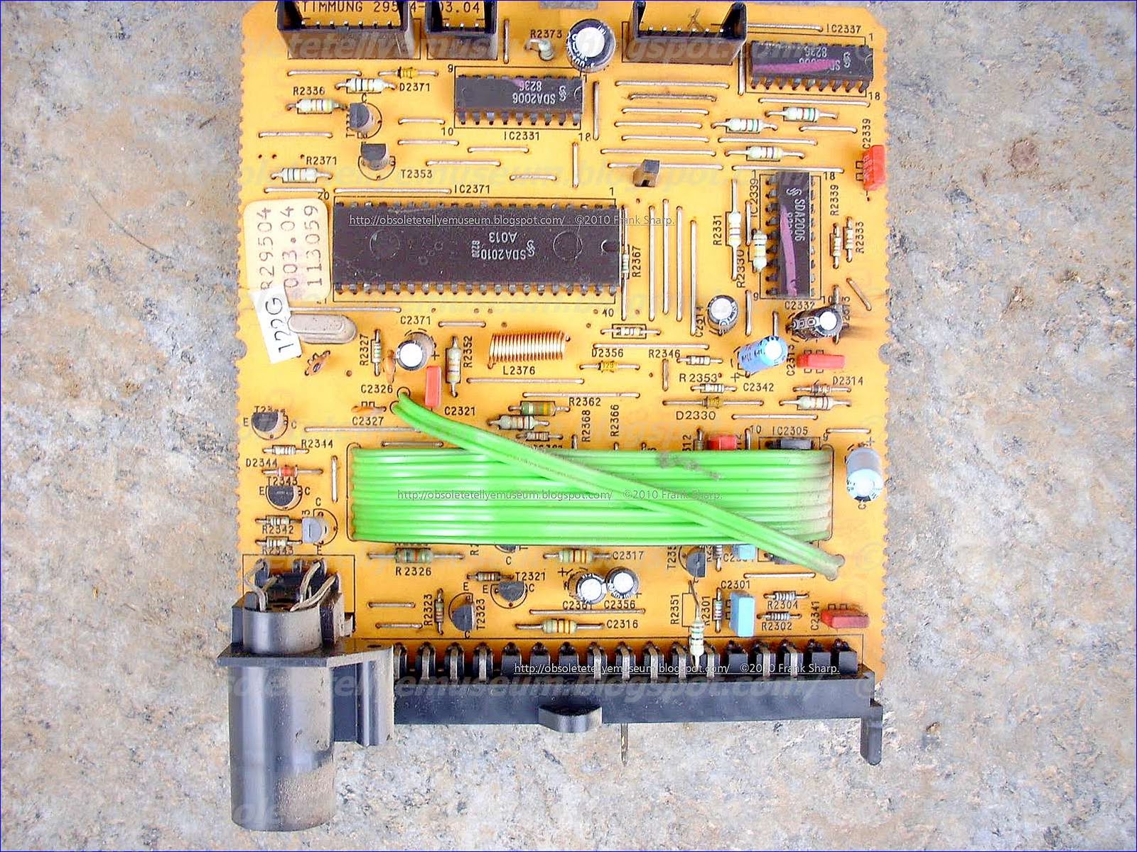 Obsolete Technology Tellye !: GRUNDIG SUPER COLOR MONOLITH B8690 /96 SUPER SOUND CHASSIS CUC720 ...