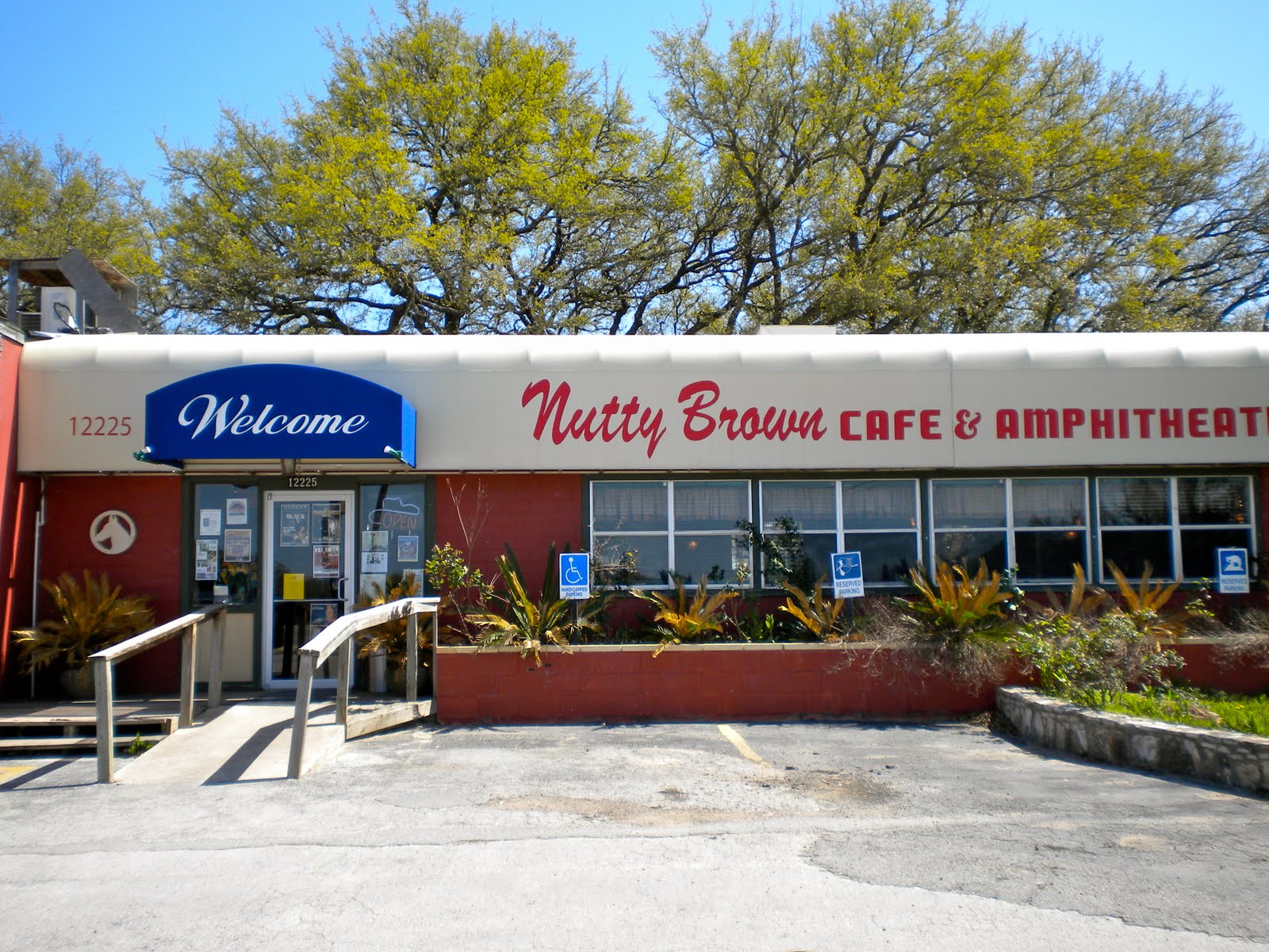 America by RV: Nutty Brown Cafe and Amphitheater