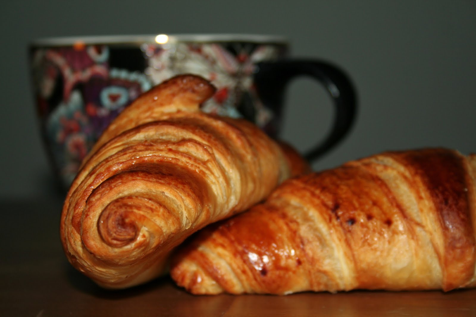 M E R R Y M O R N I N G !: CROISSANT ET CAFE AU LAIT, MERCI!