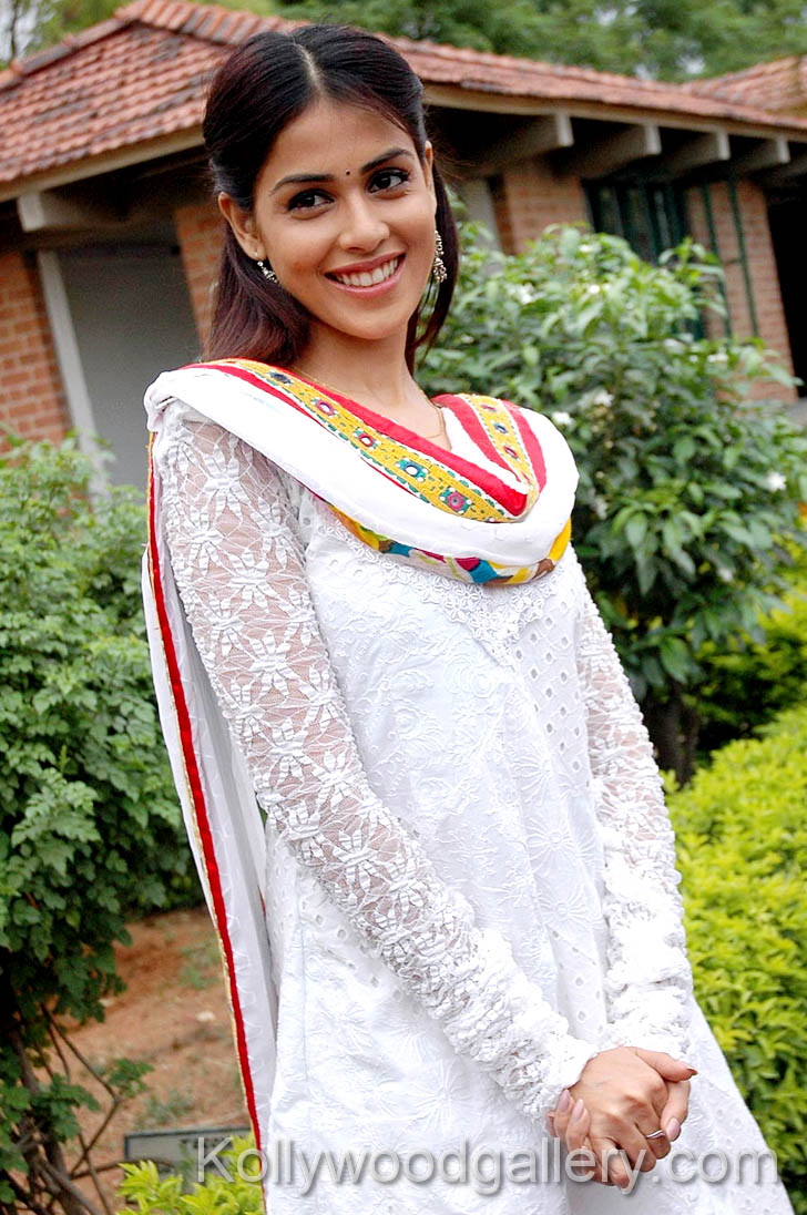 Cute Genelia in White Dress,Genelia Wallpapers,Kollywood Actress ...
