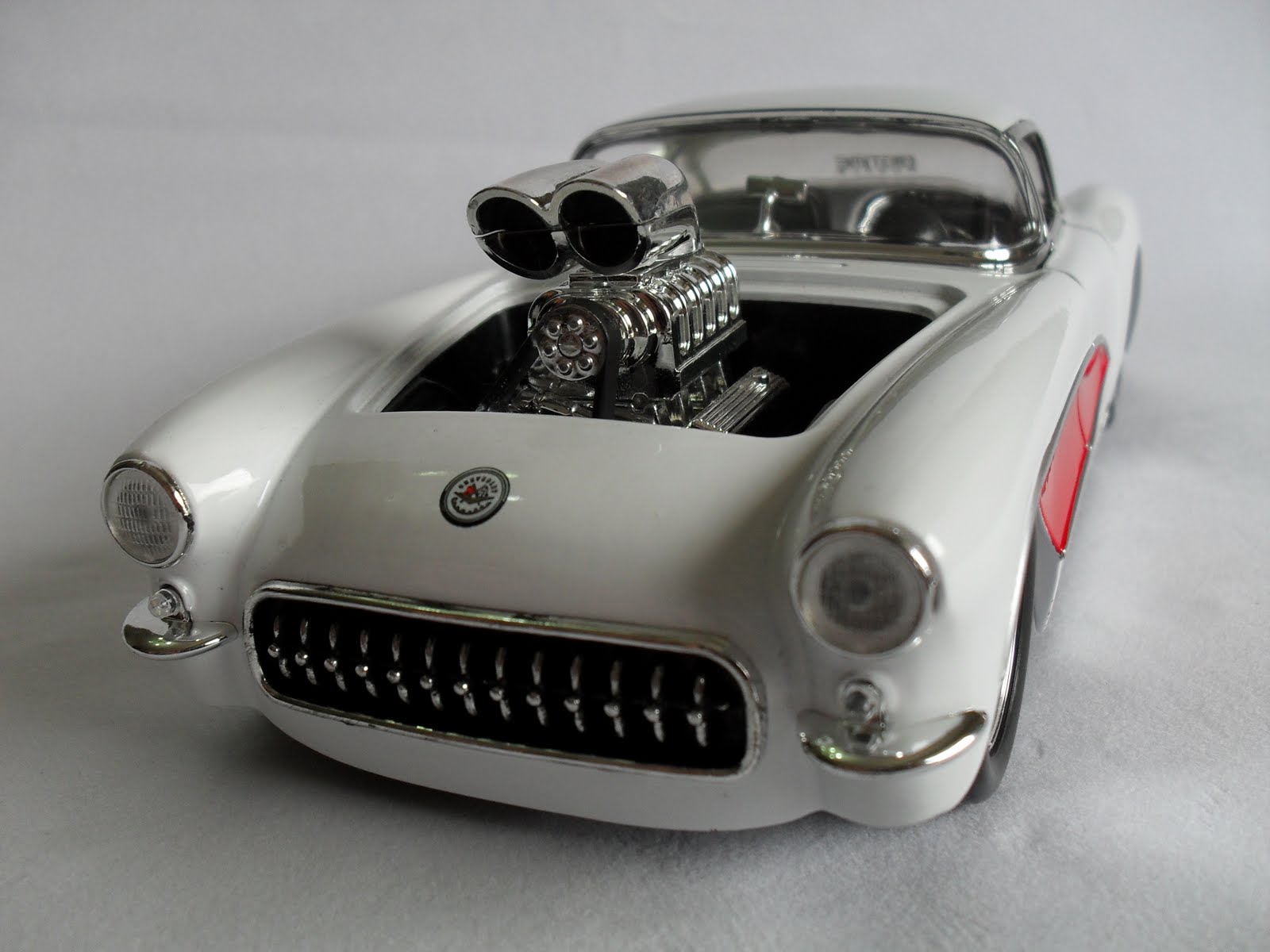 Coleção de carros em miniatura do Assis: Chevy Corvette 1957 - escala 1/24