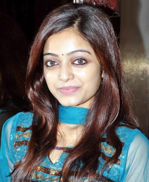 Movie Actor & Actress Cute Stills: Janani Iyer -cute and spicy photos