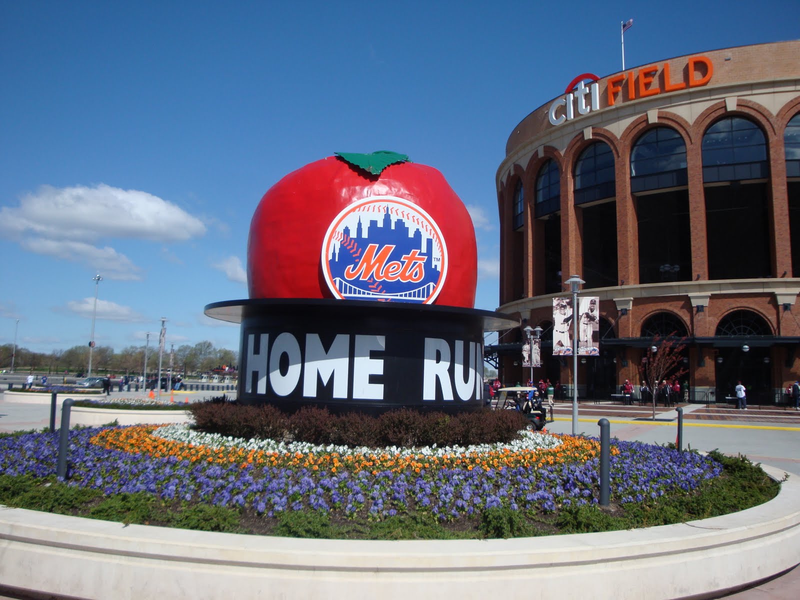 Remembering Shea: A Big Home Run Apple
