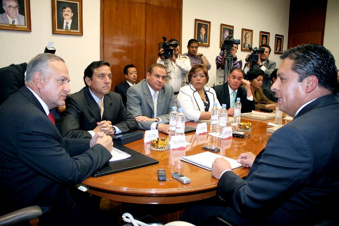 Edoméx en línea: Alberto Curi Naime recibe pliego petitorio de ...