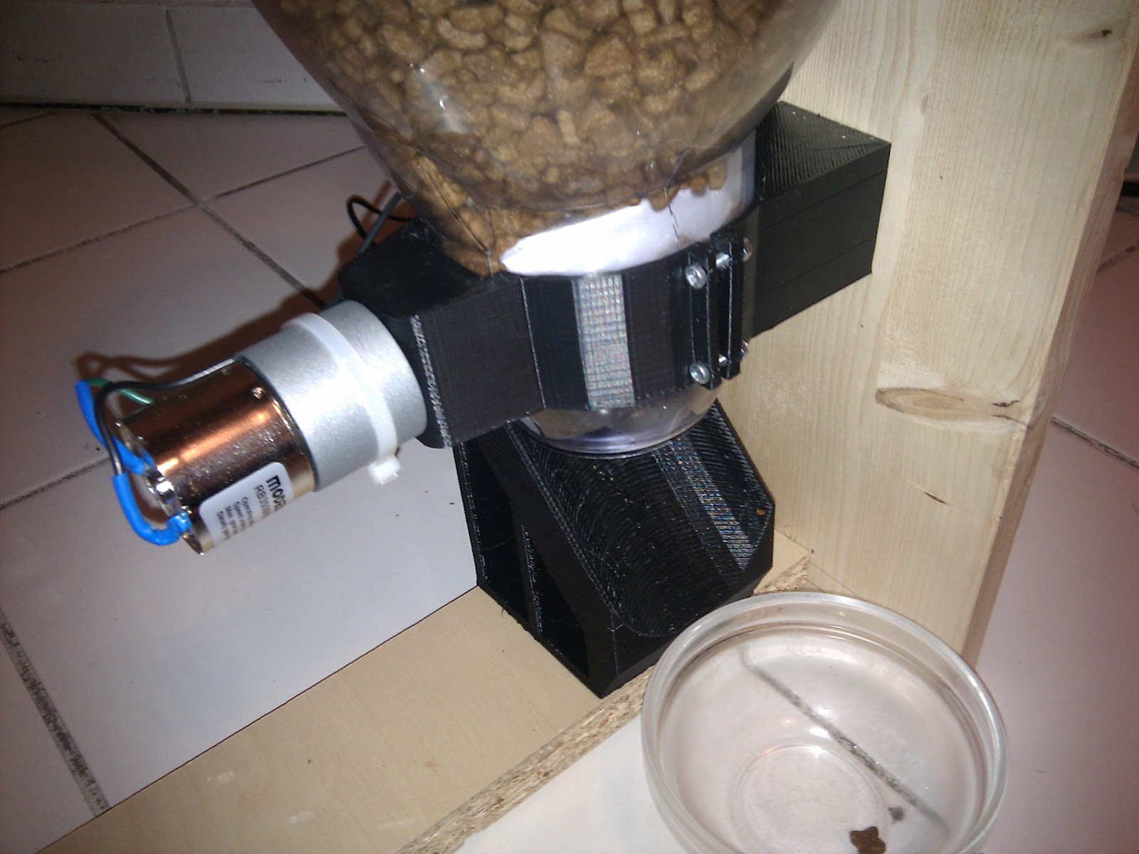 Android-Powered, Automated Cat Feeder Android-Powered, Automated Cat Feeder