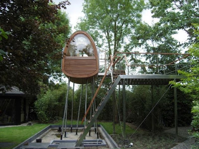 Russian House and Design: The Froschkönig Treehouse by Baumraum