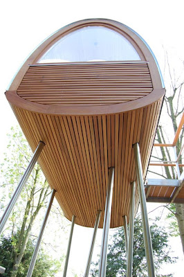 Russian House and Design: The Froschkönig Treehouse by Baumraum