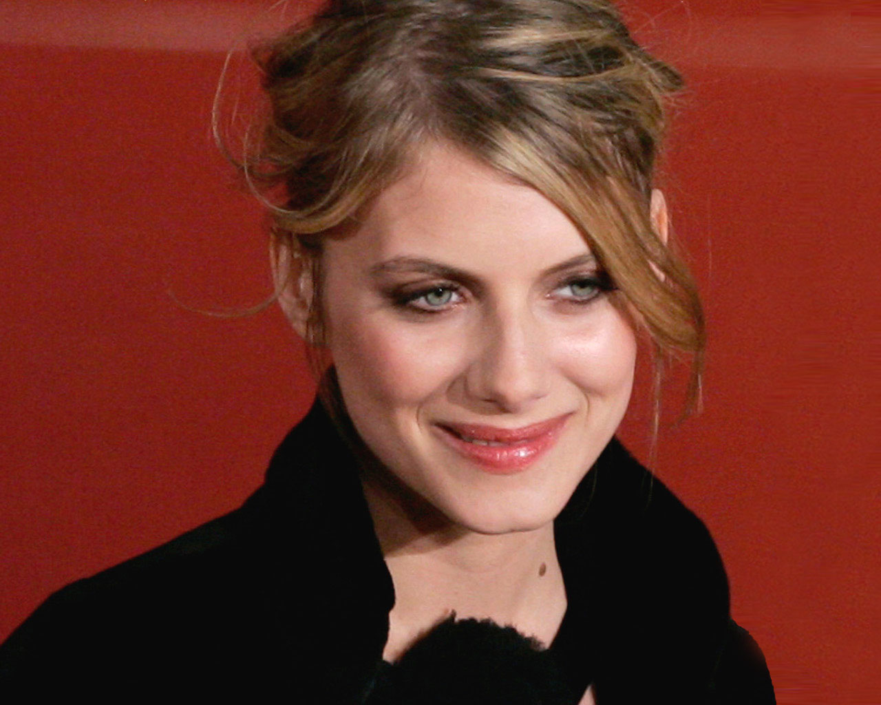 Melanie Laurent Wallpaper ~ Top Actress Gallery