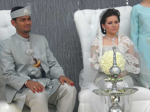 :. AKU DAN MEREKA .:: Pemain Bola Sepak dan Isteri