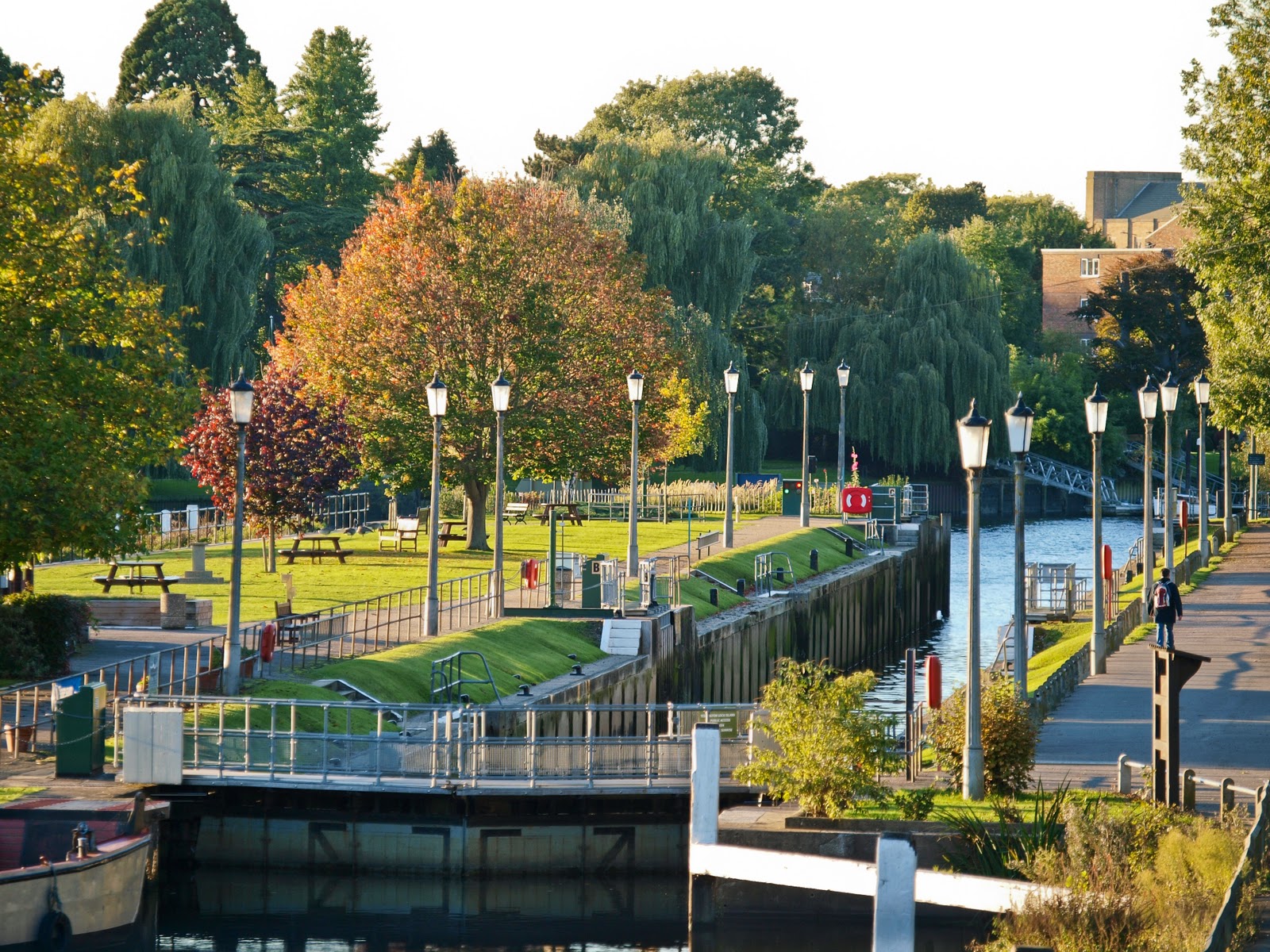 Richmond upon Thames Daily Photo: Teddington Lock - Autumn sunshine ...