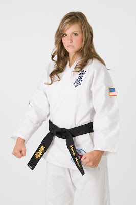 MARIAH MOORE, THE ESKRIMADORA: BACK IN BLACK!