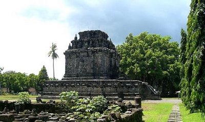Mendut Temple | tourism in Indonesia