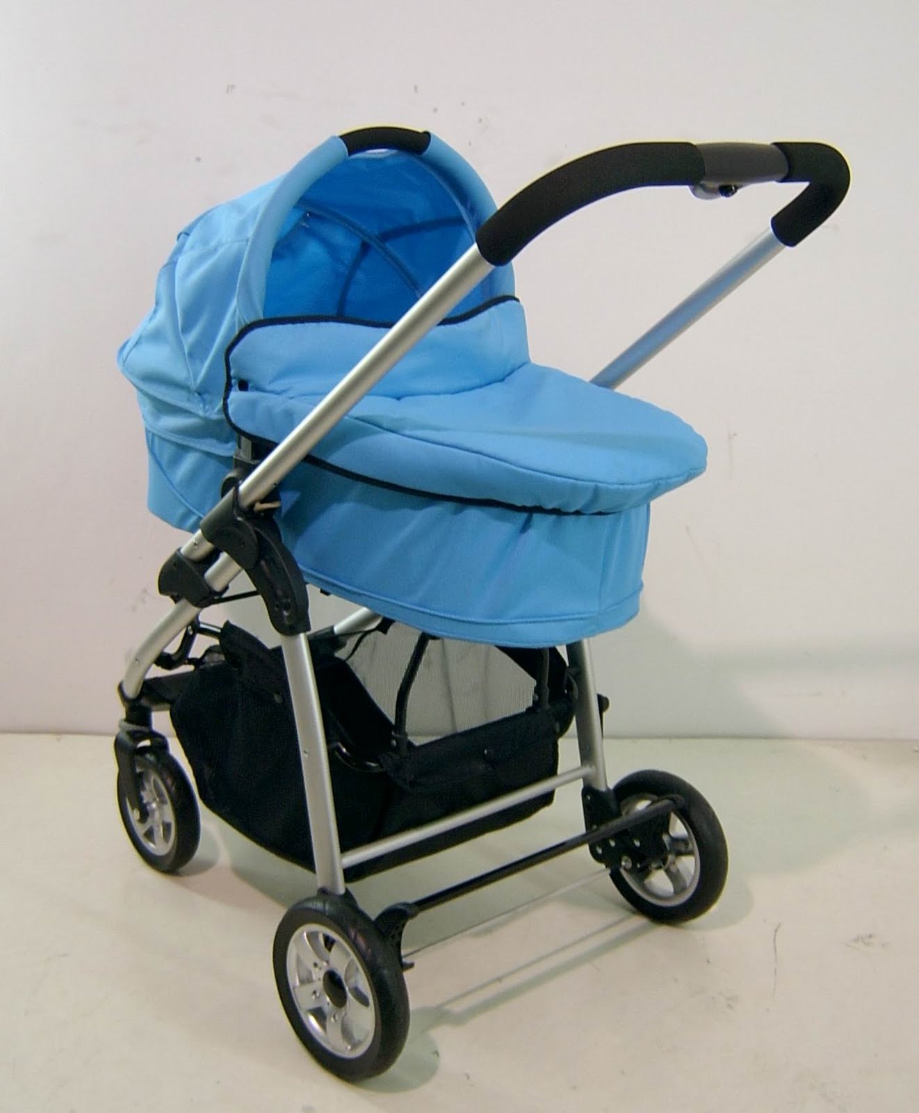 הבלוג של Babyz: סטאר לייט עגלת הפרימיום הקלה ביותר מבית Easy Baby