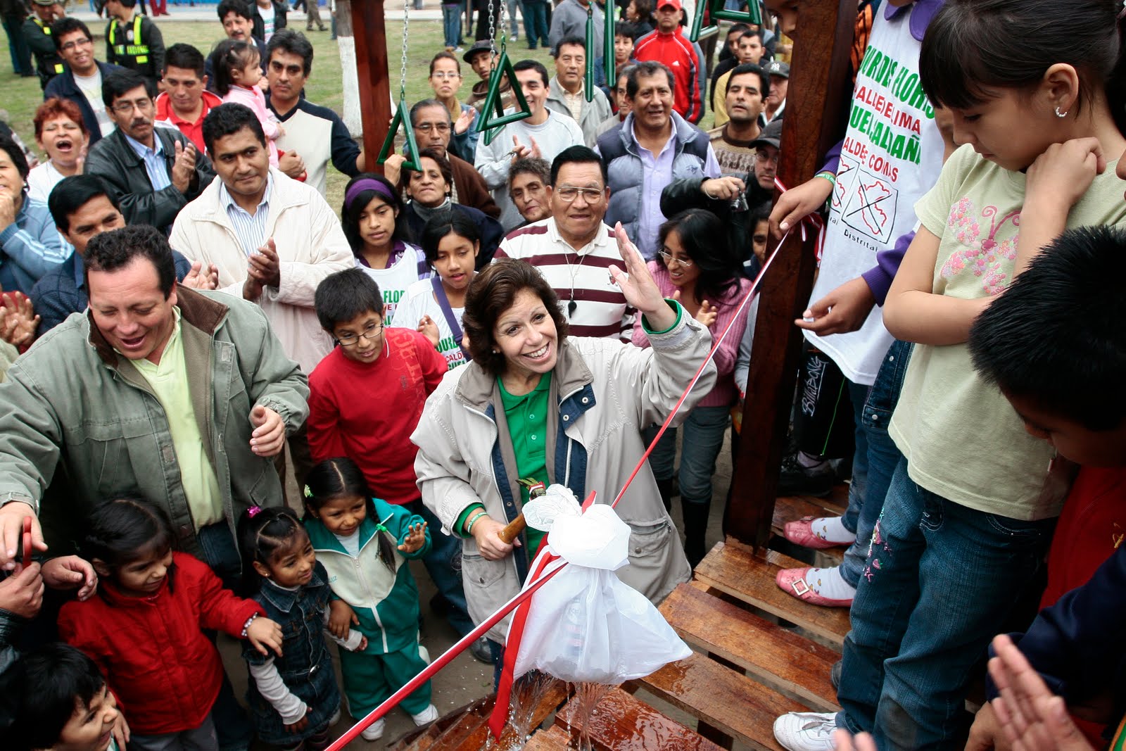 lourdes alcaldesa 2010: “VECINO: LOURDES, TE ESCUCHA”, EN EL DISTRITO ...